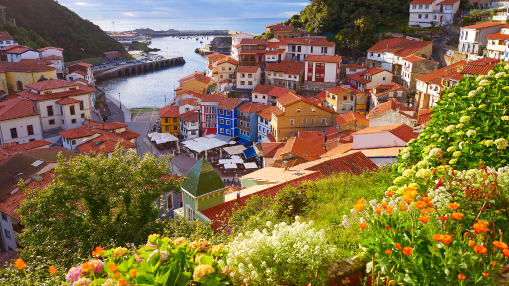 [:en]Spain in spring: the best weather and must-visit destinations ...